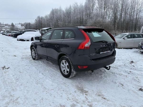 Grey Volvo XC60 2010 in Utena, with an engine capacity of 2.40 L and mileage of 263 thousand km for 7650 €, photo 7 on AUTOMOTO.COM.LV
