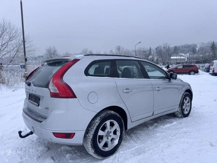 Pelēks Volvo XC60 2010 Alīta, ar dzinēja tilpumu 1.98 L un nobraukumu 283 tūkst. km par 7850 €, foto 9 vietnē AUTOMOTO.COM.LV