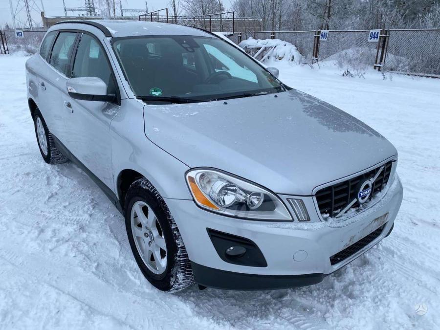 Pelēks Volvo XC60 2010 Alīta, ar dzinēja tilpumu 2.40 L un nobraukumu 264 tūkst. km par 7650 €, foto 1 vietnē AUTOMOTO.COM.LV