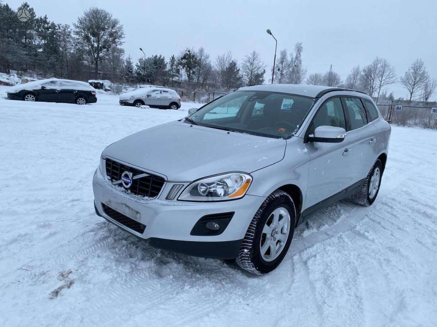 Pelēks Volvo XC60 2010 Alīta, ar dzinēja tilpumu 2.40 L un nobraukumu 264 tūkst. km par 7650 €, foto 2 vietnē AUTOMOTO.COM.LV