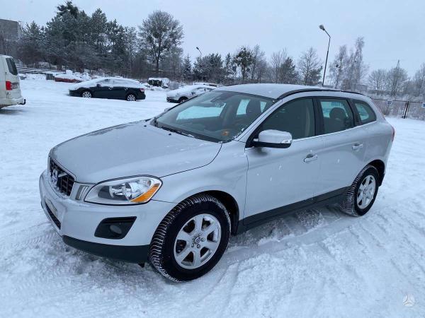 Grey Volvo XC60 2010 in Alytus, with an engine capacity of 2.40 L and mileage of 264 thousand km for 7650 €, photo 4 on AUTOMOTO.COM.LV