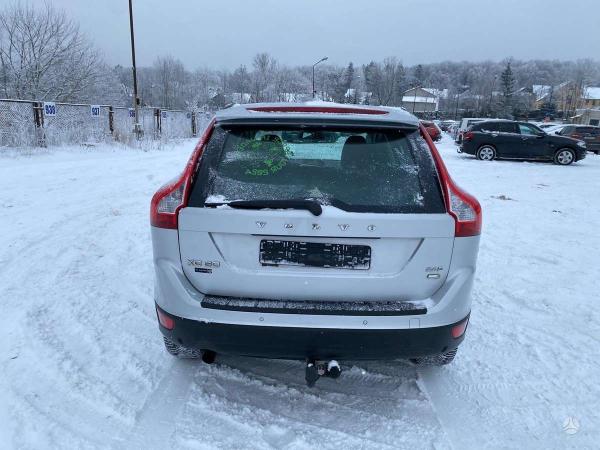 Grey Volvo XC60 2010 in Alytus, with an engine capacity of 2.40 L and mileage of 264 thousand km for 7650 €, photo 10 on AUTOMOTO.COM.LV