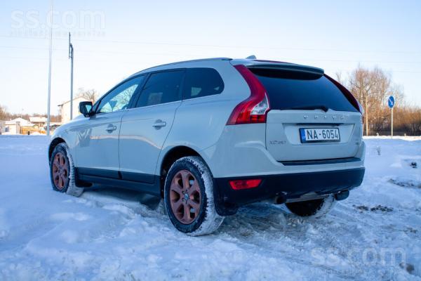 Pelēks Volvo XC60 2010 Jelgava, ar dzinēja tilpumu 2.40 L un nobraukumu 253 tūkst. km par 6400 €, foto 4 vietnē AUTOMOTO.COM.LV
