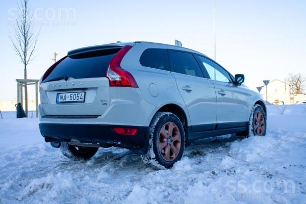 Pelēks Volvo XC60 2010 Jelgava, ar dzinēja tilpumu 2.40 L un nobraukumu 253 tūkst. km par 6400 €, foto 6 vietnē AUTOMOTO.COM.LV