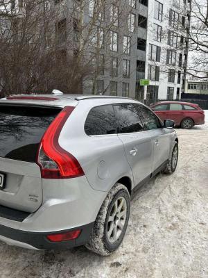 Pelēks Volvo XC60 2010 Viļņa, ar dzinēja tilpumu 2.40 L un nobraukumu 374 tūkst. km par 7100 €, foto 3 vietnē AUTOMOTO.COM.LV