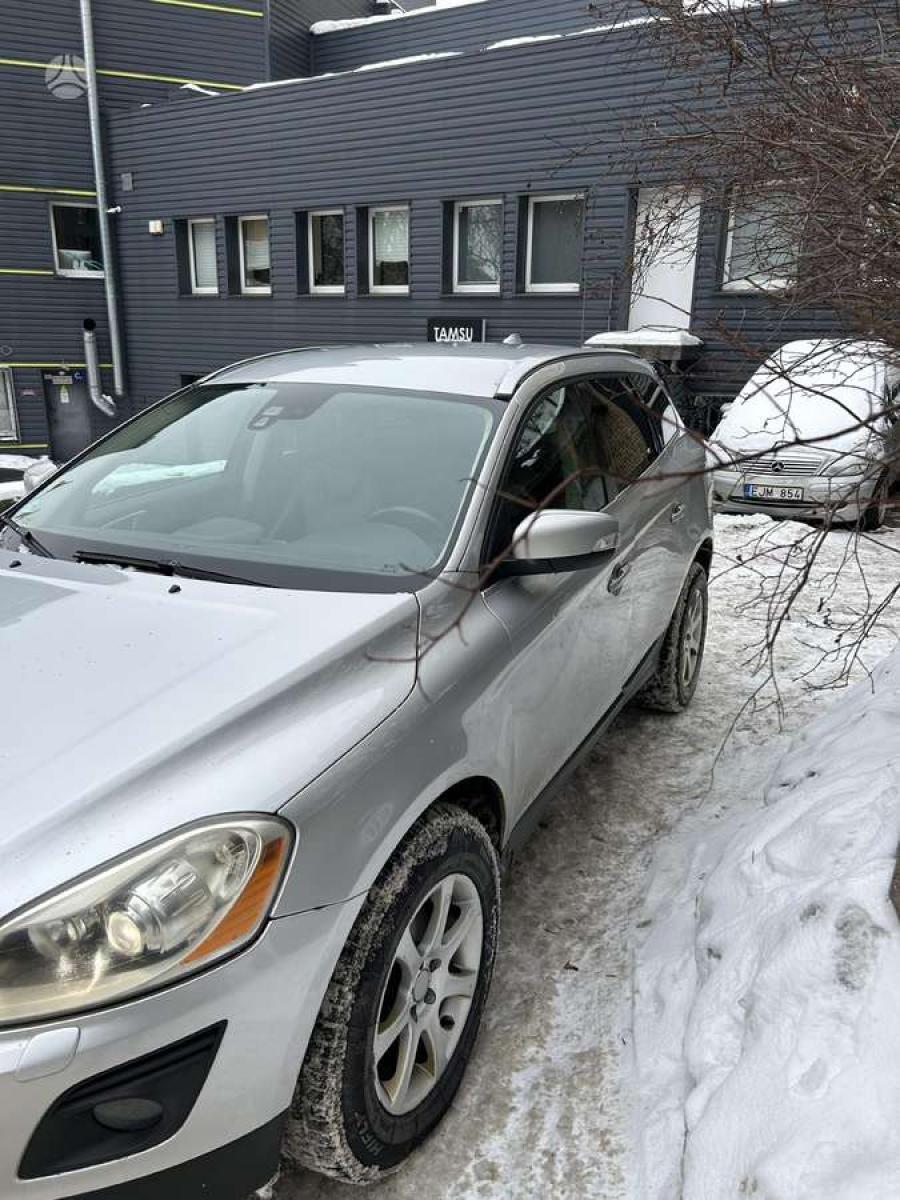 Pelēks Volvo XC60 2010 Viļņa, ar dzinēja tilpumu 2.40 L un nobraukumu 374 tūkst. km par 7100 €, foto 4 vietnē AUTOMOTO.COM.LV
