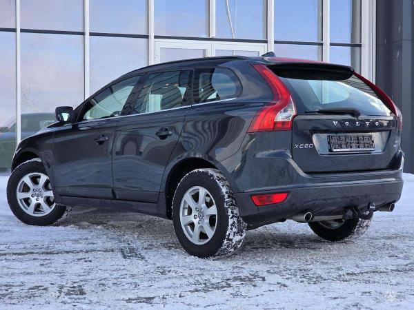 Grey Volvo XC60 2010 in Vilnius, with an engine capacity of 2.40 L and mileage of 278 thousand km for 9450 €, photo 5 on AUTOMOTO.COM.LV