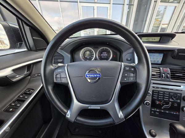 Pelēks Volvo XC60 2010 Viļņa, ar dzinēja tilpumu 2.40 L un nobraukumu 278 tūkst. km par 9450 €, foto 11 vietnē AUTOMOTO.COM.LV
