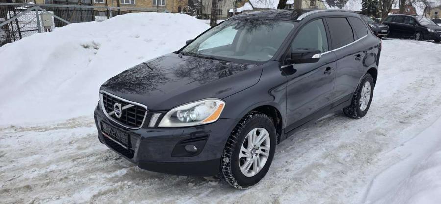 Grey Volvo XC60 2010 in Siauliai, with an engine capacity of 2.40 L and mileage of 283 thousand km for 8350 €, photo 1 on AUTOMOTO.COM.LV