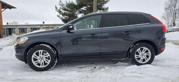 Grey Volvo XC60 2010 in Siauliai, with an engine capacity of 2.40 L and mileage of 283 thousand km for 8350 €, photo 2 on AUTOMOTO.COM.LV