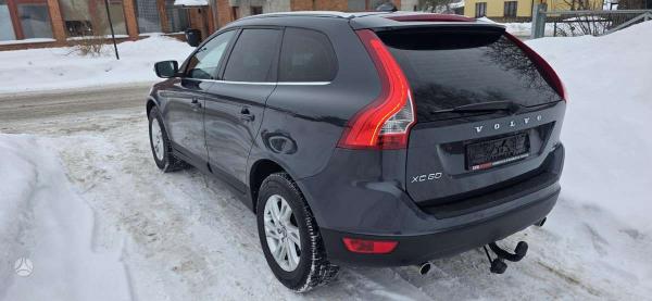 Grey Volvo XC60 2010 in Siauliai, with an engine capacity of 2.40 L and mileage of 283 thousand km for 8350 €, photo 3 on AUTOMOTO.COM.LV