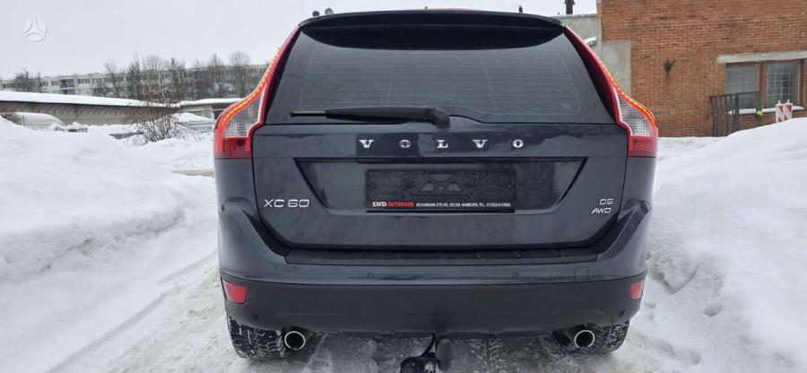Grey Volvo XC60 2010 in Siauliai, with an engine capacity of 2.40 L and mileage of 283 thousand km for 8350 €, photo 4 on AUTOMOTO.COM.LV