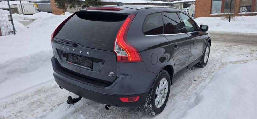 Grey Volvo XC60 2010 in Siauliai, with an engine capacity of 2.40 L and mileage of 283 thousand km for 8350 €, photo 5 on AUTOMOTO.COM.LV