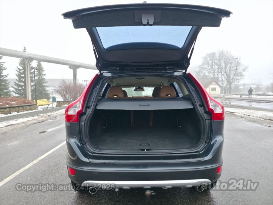 Grey Volvo XC60 2010 in Paide, with an engine capacity of 2.40 L and mileage of 257 thousand km for 8990 €, photo 7 on AUTOMOTO.COM.LV