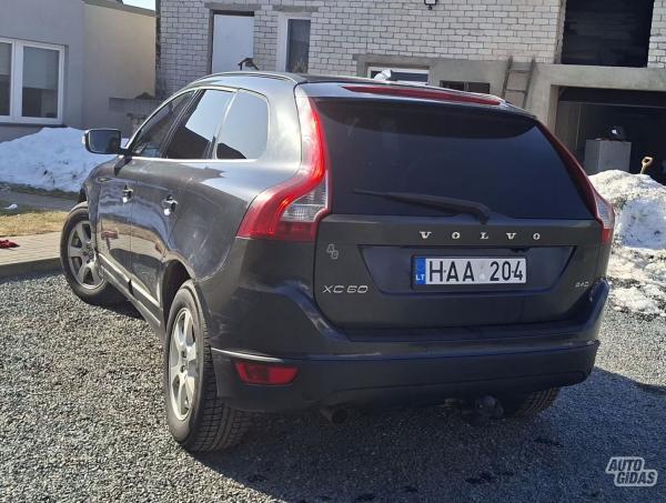 Pelēks Volvo XC60 2010 Panevēža, ar dzinēja tilpumu 2.40 L un nobraukumu 548 tūkst. km par 5300 €, foto 3 vietnē AUTOMOTO.COM.LV