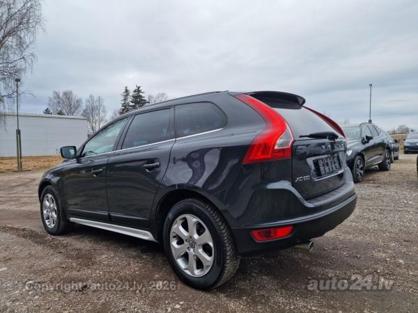 Pelēks Volvo XC60 2010 Tartu, ar dzinēja tilpumu 2.40 L un nobraukumu 246 tūkst. km par 9890 €, foto 8 vietnē AUTOMOTO.COM.LV