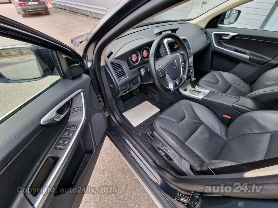 Pelēks Volvo XC60 2010 Tartu, ar dzinēja tilpumu 2.40 L un nobraukumu 246 tūkst. km par 9890 €, foto 15 vietnē AUTOMOTO.COM.LV