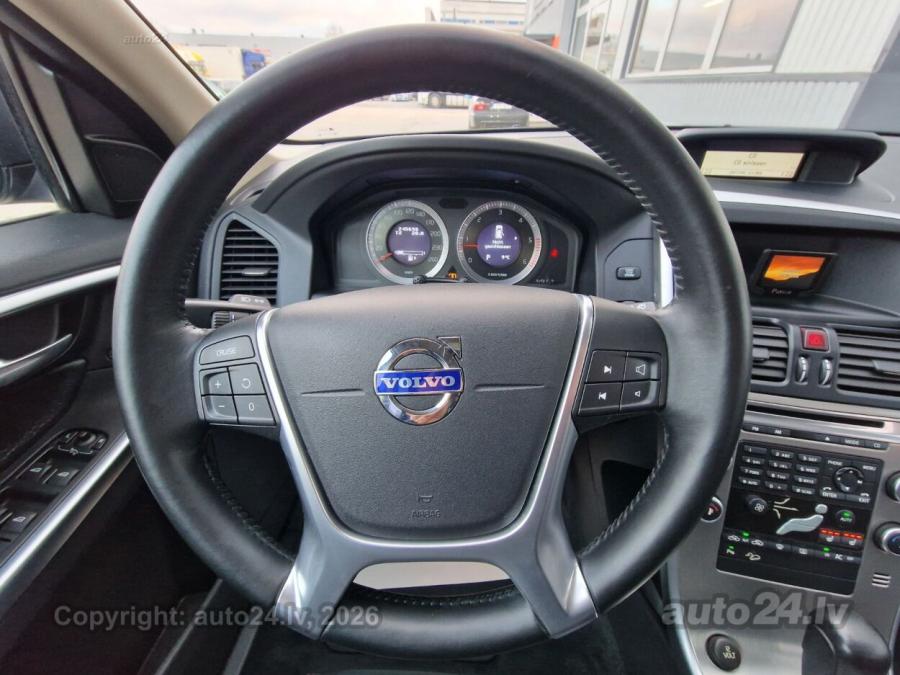 Pelēks Volvo XC60 2010 Tartu, ar dzinēja tilpumu 2.40 L un nobraukumu 246 tūkst. km par 9890 €, foto 17 vietnē AUTOMOTO.COM.LV