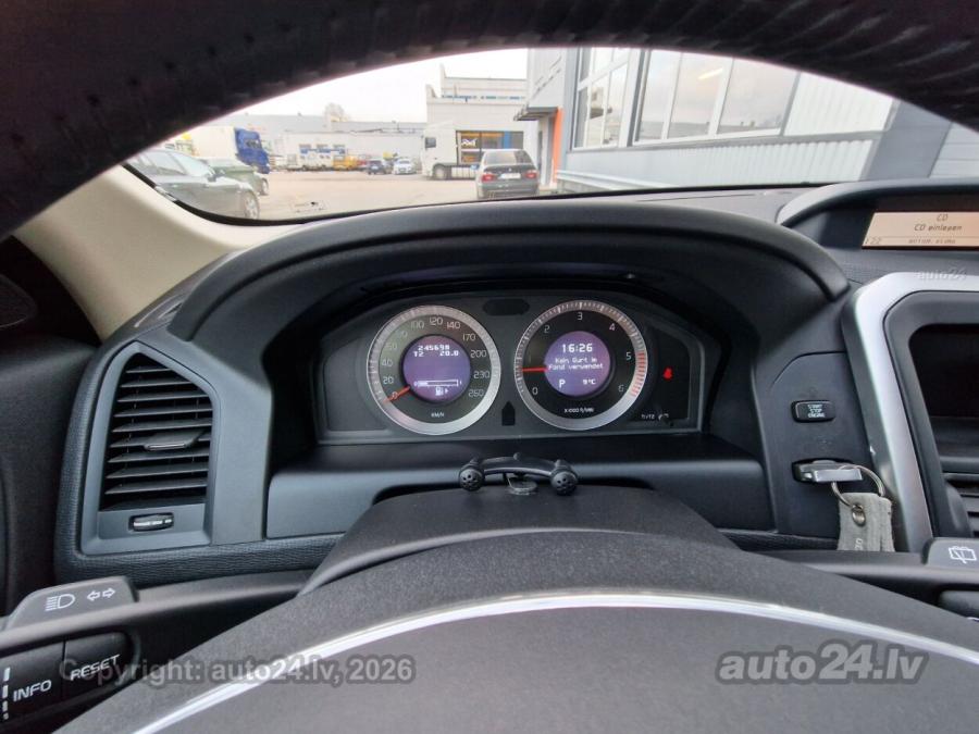 Pelēks Volvo XC60 2010 Tartu, ar dzinēja tilpumu 2.40 L un nobraukumu 246 tūkst. km par 9890 €, foto 19 vietnē AUTOMOTO.COM.LV