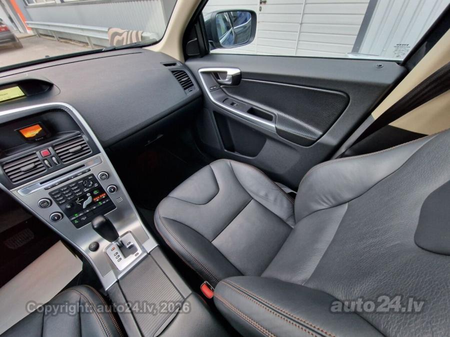 Pelēks Volvo XC60 2010 Tartu, ar dzinēja tilpumu 2.40 L un nobraukumu 246 tūkst. km par 9890 €, foto 24 vietnē AUTOMOTO.COM.LV