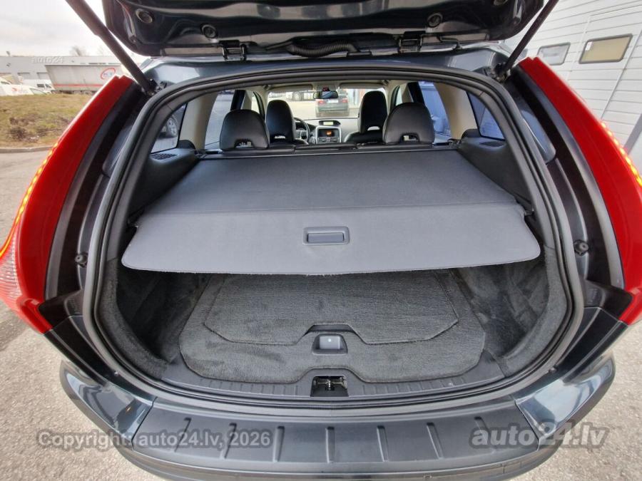 Pelēks Volvo XC60 2010 Tartu, ar dzinēja tilpumu 2.40 L un nobraukumu 246 tūkst. km par 9890 €, foto 27 vietnē AUTOMOTO.COM.LV
