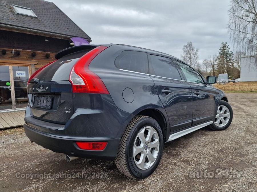 Grey Volvo XC60 2010 in Tallinn, with an engine capacity of 2.40 L and mileage of 246 thousand km for 9490 €, photo 9 on AUTOMOTO.COM.LV