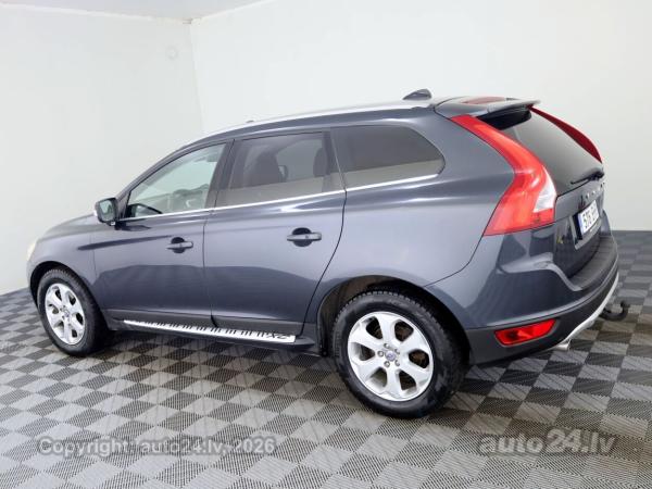 Pelēks Volvo XC60 2010 Tallina, ar dzinēja tilpumu 2.40 L un nobraukumu 255 tūkst. km par 5999 €, foto 4 vietnē AUTOMOTO.COM.LV