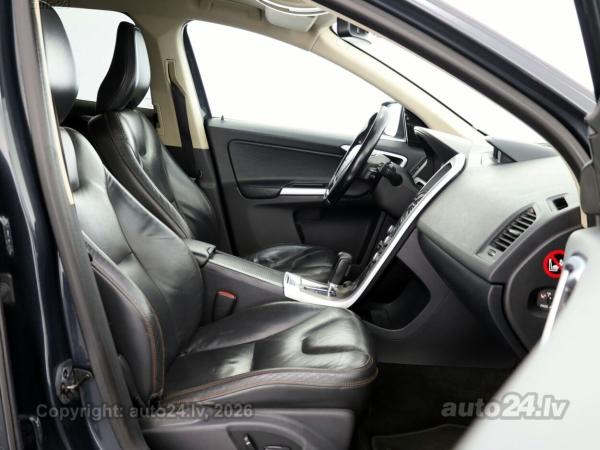 Pelēks Volvo XC60 2010 Tallina, ar dzinēja tilpumu 2.40 L un nobraukumu 255 tūkst. km par 5999 €, foto 6 vietnē AUTOMOTO.COM.LV