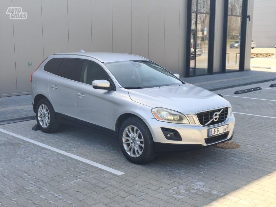 Pelēks Volvo XC60 2010 Viļņa, ar dzinēja tilpumu 2.40 L un nobraukumu 313 tūkst. km par 6500 €, foto 1 vietnē AUTOMOTO.COM.LV
