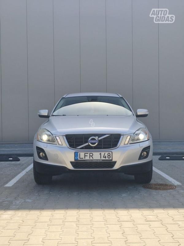 Grey Volvo XC60 2010 in Vilnius, with an engine capacity of 2.40 L and mileage of 313 thousand km for 6500 €, photo 2 on AUTOMOTO.COM.LV