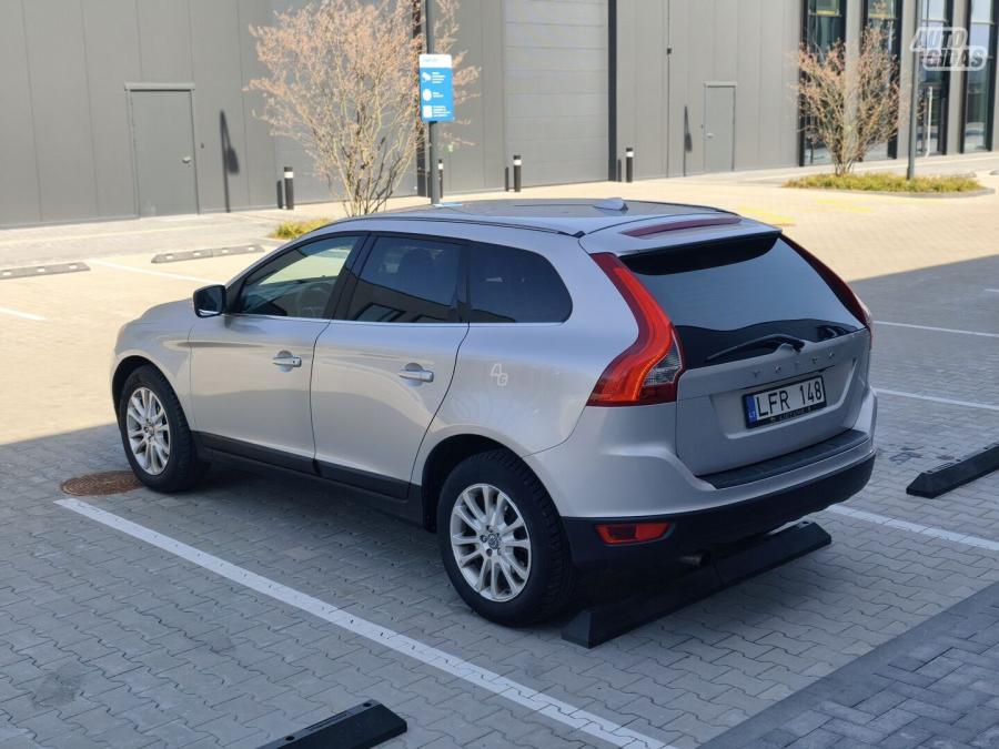 Pelēks Volvo XC60 2010 Viļņa, ar dzinēja tilpumu 2.40 L un nobraukumu 313 tūkst. km par 6500 €, foto 6 vietnē AUTOMOTO.COM.LV