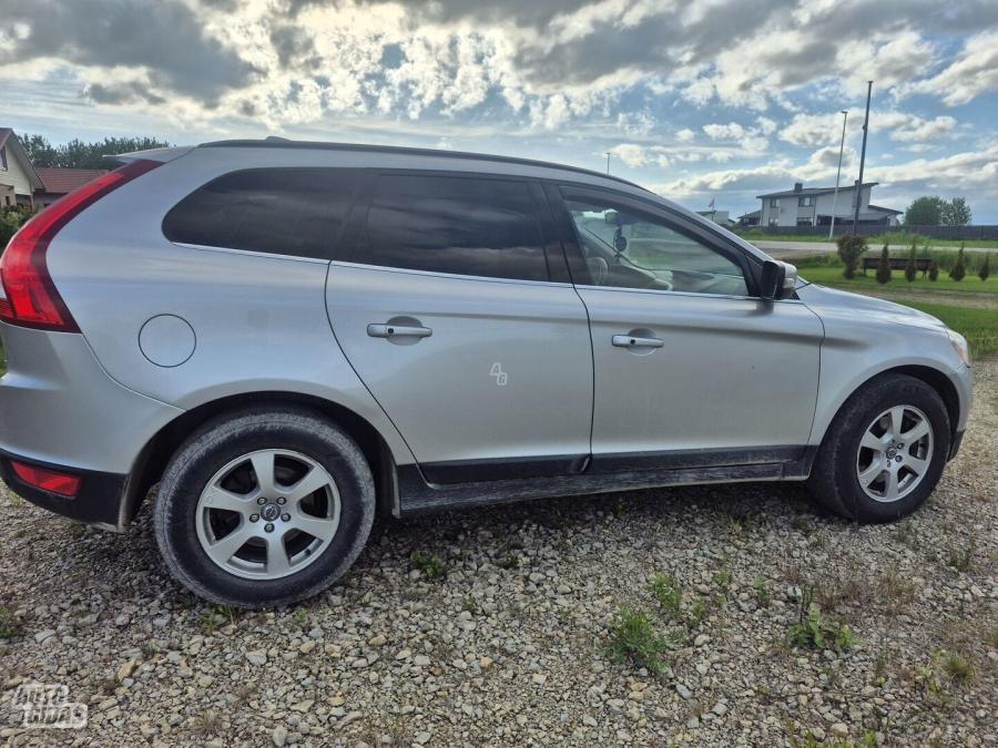 Pelēks Volvo XC60 2010 Panevēža, ar dzinēja tilpumu 2.40 L un nobraukumu 347 tūkst. km par 6500 €, foto 8 vietnē AUTOMOTO.COM.LV