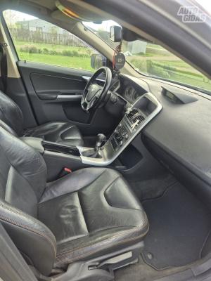Pelēks Volvo XC60 2010 Panevēža, ar dzinēja tilpumu 2.40 L un nobraukumu 347 tūkst. km par 6500 €, foto 9 vietnē AUTOMOTO.COM.LV