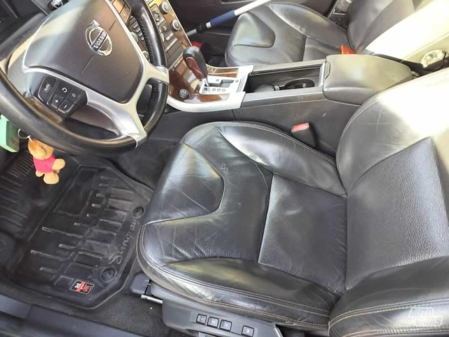 Pelēks Volvo XC60 2010 Kauņa, ar dzinēja tilpumu 2.40 L un nobraukumu 297 tūkst. km par 6500 €, foto 9 vietnē AUTOMOTO.COM.LV