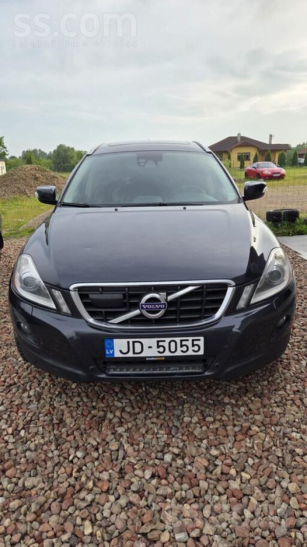 Grey Volvo XC60 2010 in Bauska, with an engine capacity of 2.40 L and mileage of 437 thousand km for 6200 €, photo 2 on AUTOMOTO.COM.LV