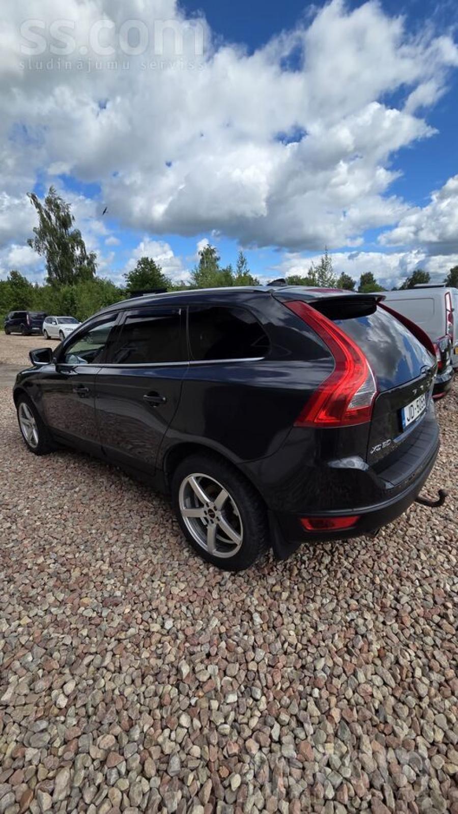 Pelēks Volvo XC60 2010 Bauska, ar dzinēja tilpumu 2.40 L un nobraukumu 437 tūkst. km par 6200 €, foto 5 vietnē AUTOMOTO.COM.LV