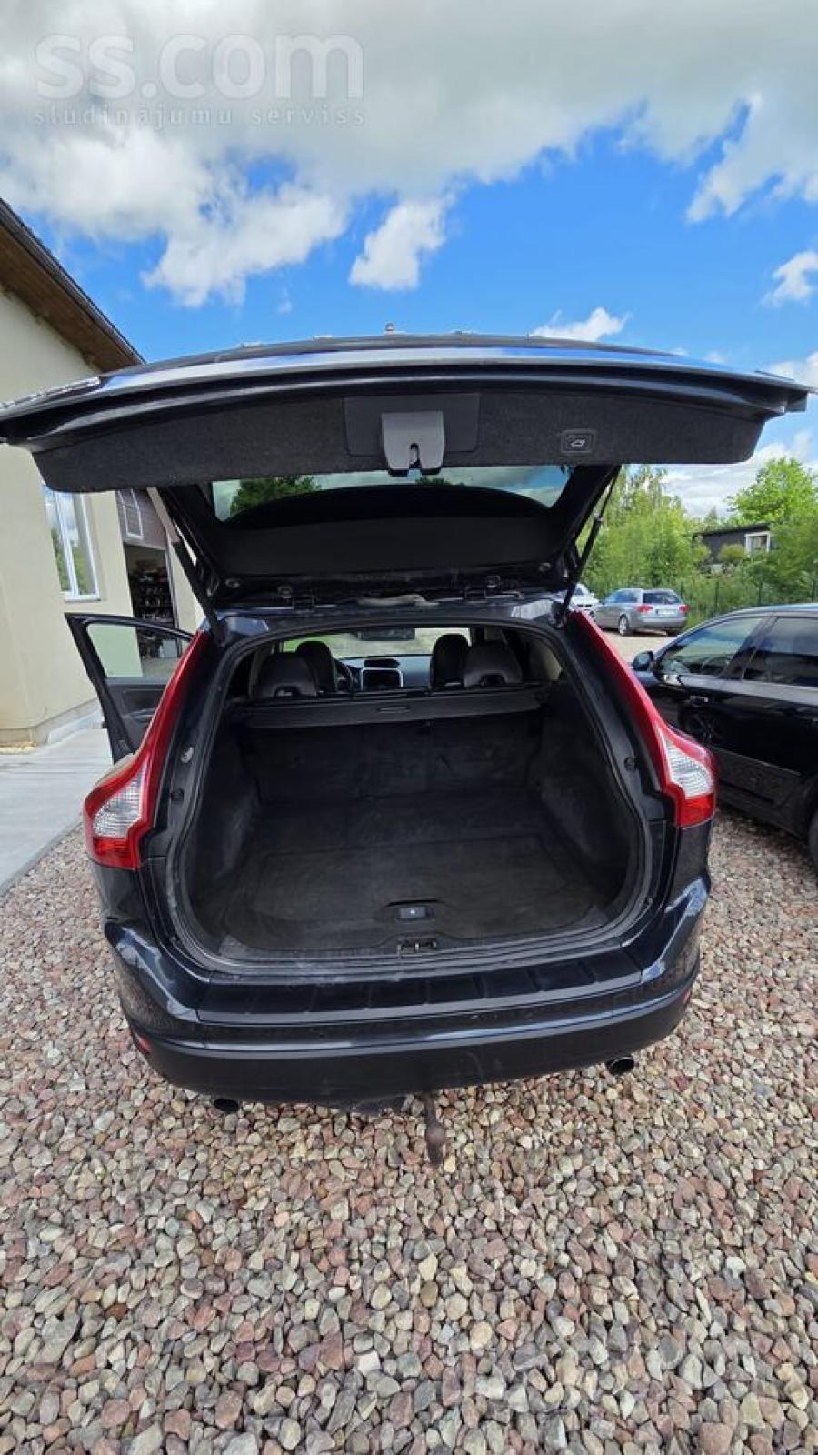Pelēks Volvo XC60 2010 Bauska, ar dzinēja tilpumu 2.40 L un nobraukumu 437 tūkst. km par 6200 €, foto 7 vietnē AUTOMOTO.COM.LV