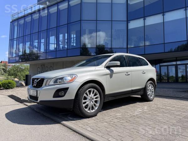 Grey Volvo XC60 2010 in Riga, with an engine capacity of 2.40 L and mileage of 296 thousand km for 7990 €, photo 1 on AUTOMOTO.COM.LV