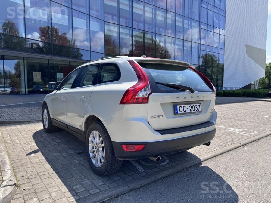 Pelēks Volvo XC60 2010 Rīga, ar dzinēja tilpumu 2.40 L un nobraukumu 296 tūkst. km par 7990 €, foto 5 vietnē AUTOMOTO.COM.LV