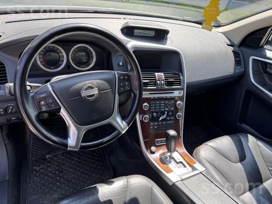 Pelēks Volvo XC60 2010 Rīga, ar dzinēja tilpumu 2.40 L un nobraukumu 296 tūkst. km par 7990 €, foto 9 vietnē AUTOMOTO.COM.LV
