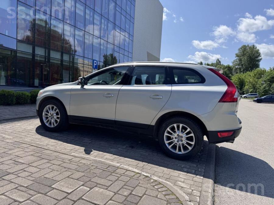 Pelēks Volvo XC60 2010 Rīga, ar dzinēja tilpumu 2.40 L un nobraukumu 296 tūkst. km par 7990 €, foto 10 vietnē AUTOMOTO.COM.LV