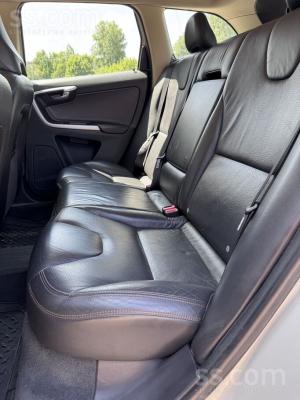 Pelēks Volvo XC60 2010 Rīga, ar dzinēja tilpumu 2.40 L un nobraukumu 296 tūkst. km par 7990 €, foto 11 vietnē AUTOMOTO.COM.LV