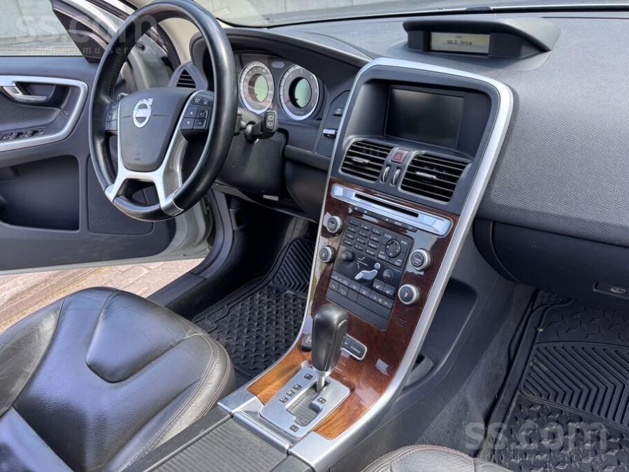 Pelēks Volvo XC60 2010 Rīga, ar dzinēja tilpumu 2.40 L un nobraukumu 296 tūkst. km par 7990 €, foto 16 vietnē AUTOMOTO.COM.LV