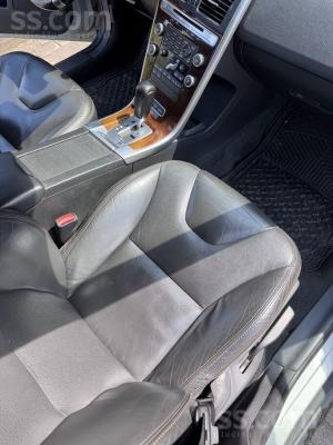 Pelēks Volvo XC60 2010 Rīga, ar dzinēja tilpumu 2.40 L un nobraukumu 296 tūkst. km par 7990 €, foto 17 vietnē AUTOMOTO.COM.LV