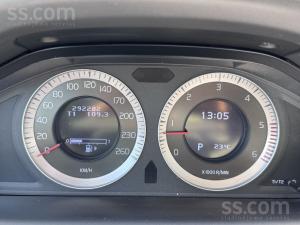 Pelēks Volvo XC60 2010 Rīga, ar dzinēja tilpumu 2.40 L un nobraukumu 296 tūkst. km par 7990 €, foto 18 vietnē AUTOMOTO.COM.LV