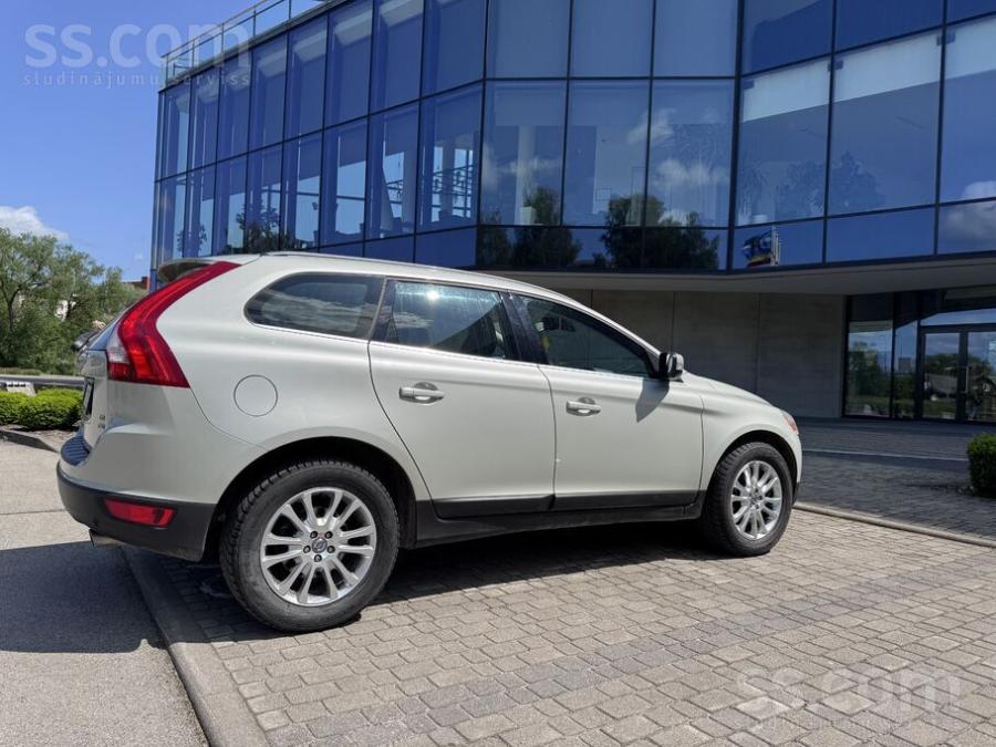 Pelēks Volvo XC60 2010 Rīga, ar dzinēja tilpumu 2.40 L un nobraukumu 296 tūkst. km par 7990 €, foto 19 vietnē AUTOMOTO.COM.LV