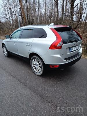 Pelēks Volvo XC60 2010 Madona, ar dzinēja tilpumu 2.40 L un nobraukumu 418 tūkst. km par 4200 €, foto 3 vietnē AUTOMOTO.COM.LV