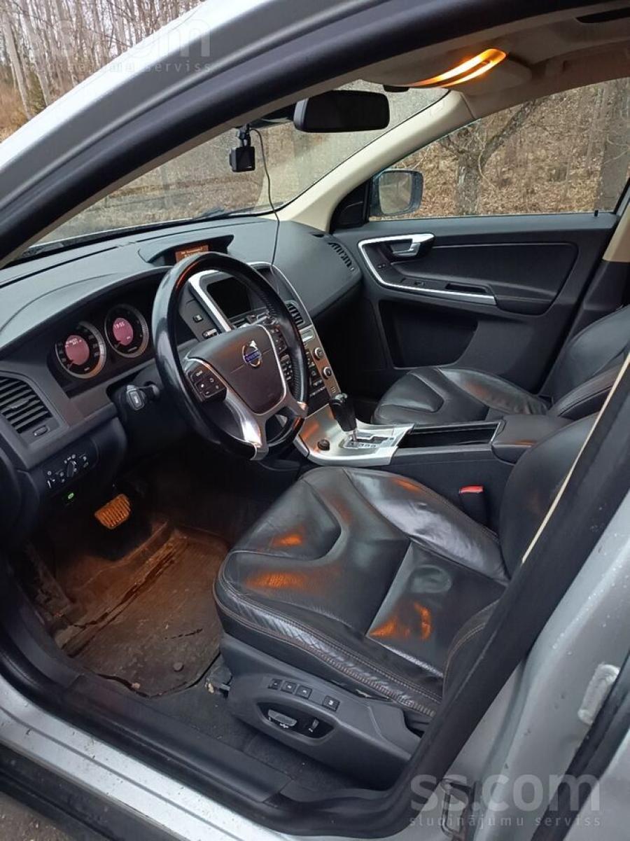 Pelēks Volvo XC60 2010 Madona, ar dzinēja tilpumu 2.40 L un nobraukumu 418 tūkst. km par 4200 €, foto 4 vietnē AUTOMOTO.COM.LV