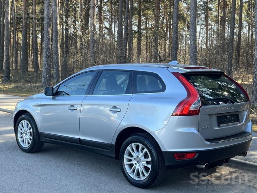 Grey Volvo XC60 2010 in Valmiera, with an engine capacity of 2.40 L and mileage of 0 thousand km for 9800 €, photo 3 on AUTOMOTO.COM.LV