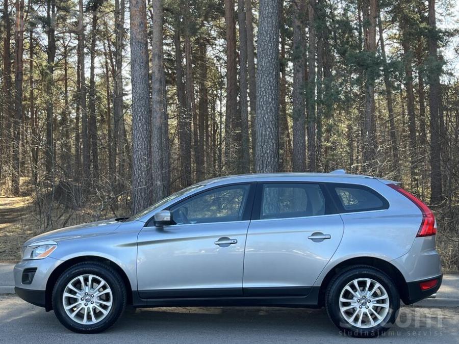 Grey Volvo XC60 2010 in Valmiera, with an engine capacity of 2.40 L and mileage of 0 thousand km for 9800 €, photo 4 on AUTOMOTO.COM.LV